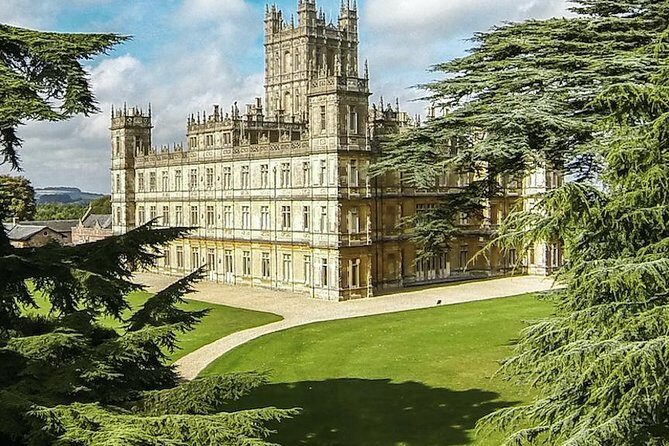 Shared Group Downton Abbey and Highclere Castle Tour from London - How the Experience Comes Together