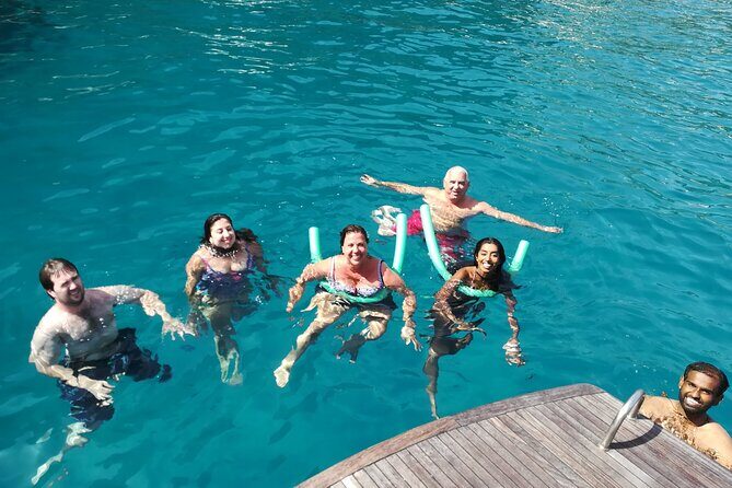 Shared trip with fishing and visit the beauty of Capri island - FAQs