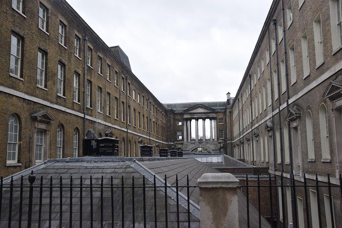 Sherlock Holmes Walking Tour in London - Remember