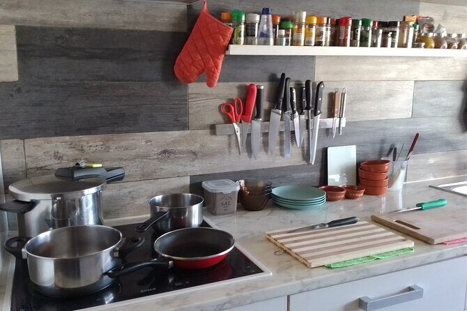 Shopping, cooking and eating together at my home in Porto - Key Points