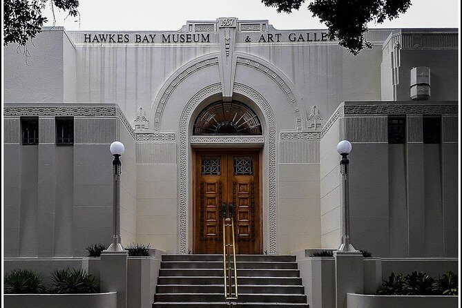 Shore Excursion: 4 Hour Premium Hawke's Bay, Napier Art deco Tour - The Group Experience: Comfort and Connectivity