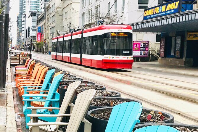 Show me the City! A Small Group Walking Tour of Toronto - What Makes This Tour Stand Out?