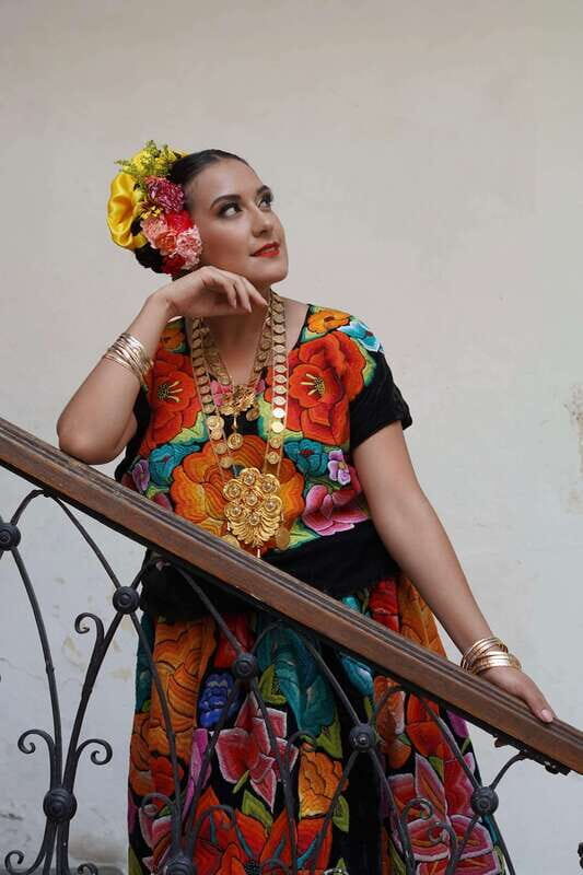 Show off your beauty wearing a typical Oaxacan costume + photo session - Key Points