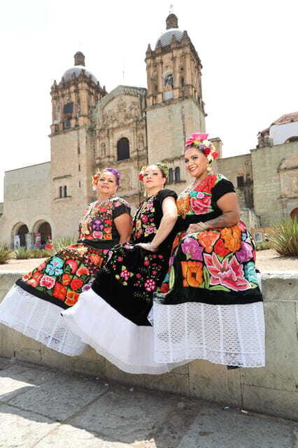 Show off your beauty wearing a typical Oaxacan costume + photo session - FAQ