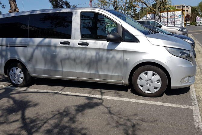 Shuttle Departure from Paris Hotel/Apartment to the Airport - The Route and Stops: What Makes It Manageable