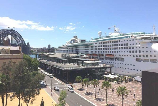 Shuttle Transfer from Cruise Ship Terminal at Circular Quay to Sydney Airport - The Small Group Advantage