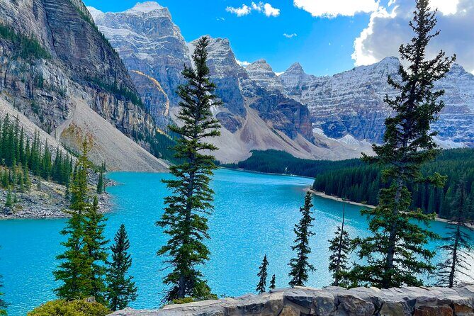 ShuttleBus 2way Banff to Lake Louise (1Hr) and Moraine Lake (1Hr) - Discover the Beauty of Banff with a Convenient Shuttle Tour