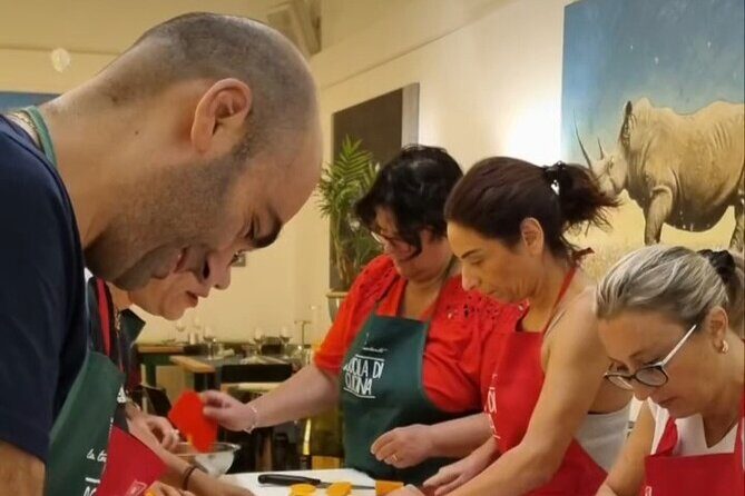 Sicilian cuisine with the Loredana chef and visit the bell tower - Key Points