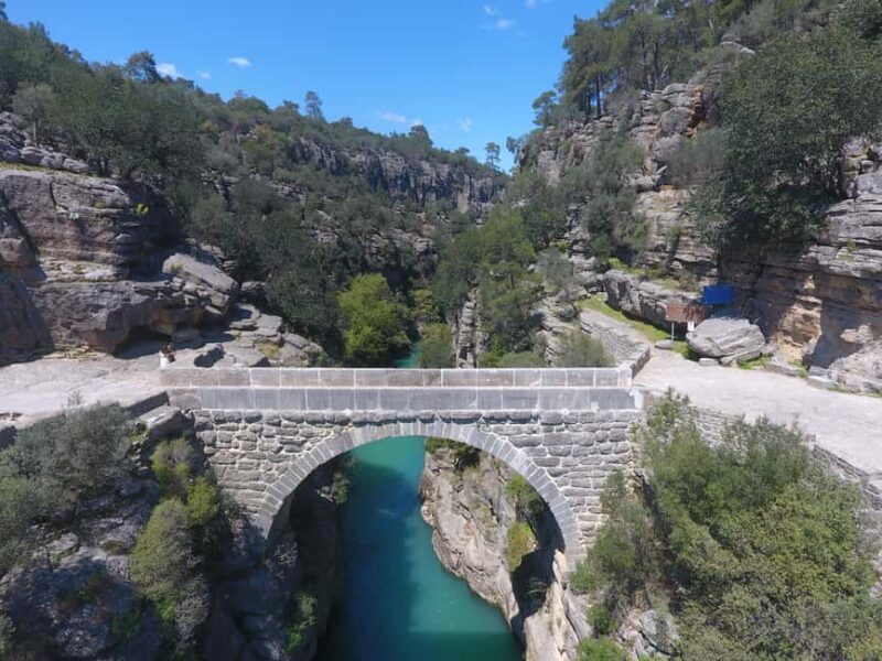 Side: Adler and Eagle Canyon Day Trip with Lunch - Riverside Lunch: Tasty Food with Scenic Views