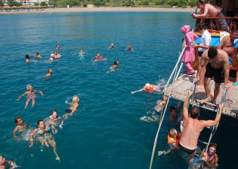 Side: Dolphin Boat Tour With Lunch Foam party Swimming - Detailed Breakdown of the Itinerary
