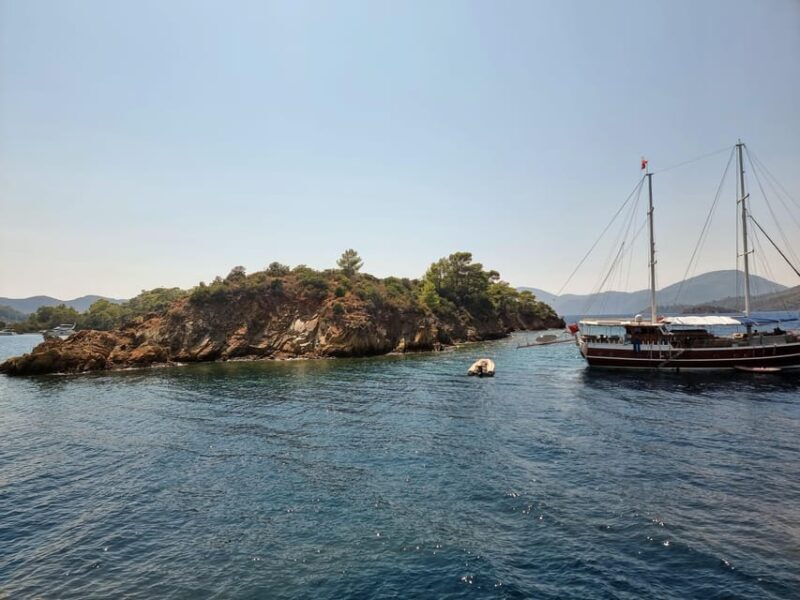 Side: Dolphin Island Boat Tour with BBQ Lunch - FAQs
