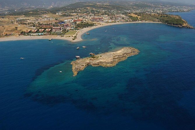 Side: Dolphin Island Boat Tour with Foam Party and Lunch - FAQ