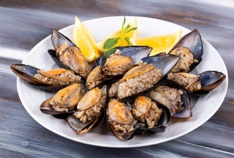 Sights and Bites in Two Continents - Sights and Bites in Two Continents: An Authentic Food Journey Through Istanbul