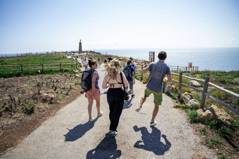 Sightseeing tour of Sintra Cascais natural park - Azenhas do Mar: Cliffside Beauty