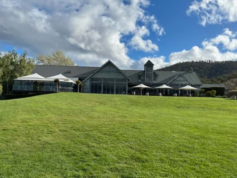 Signature Wine Tour - Hobart & SE Tasmania - The Lunch Experience