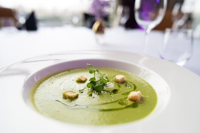 Sinatra Tribute Show and Dinner Experience in Manes - The Venue and Setting  