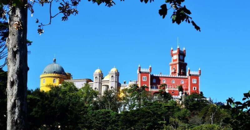 Sintra:1 hour tuk tuk experience to Pena Palace(3 monuments) - Key Points