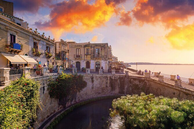 Siracusa Walking Tour with Audio and Written Guide by a Local - What Makes This Tour Stand Out