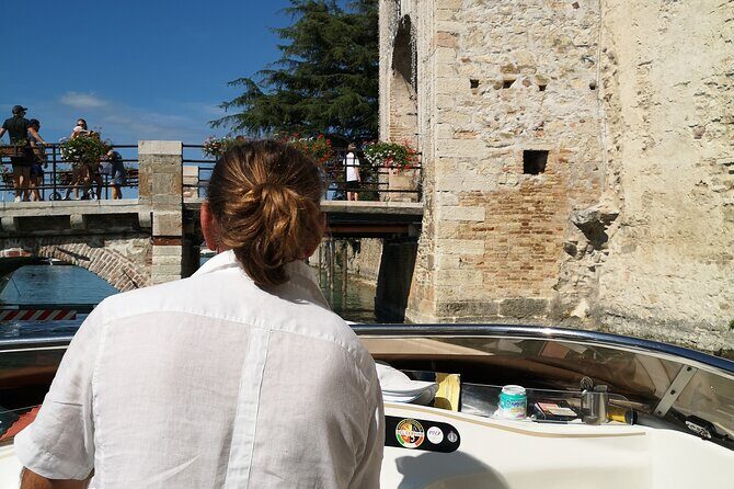 Sirmione away from the Crowds Boat Cruise Guided Walk and a Drink - Key Points
