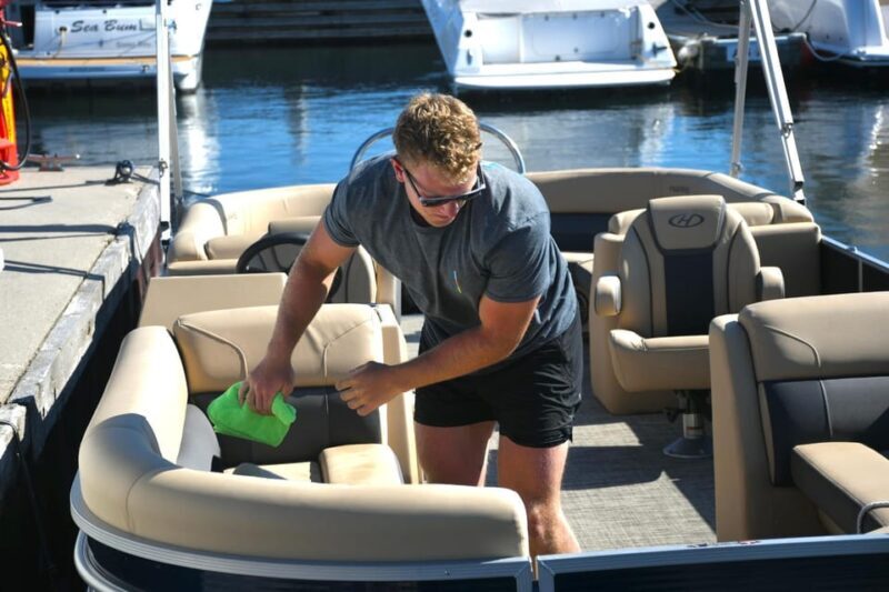 Sister Bay: 25' Pontoon Rental - Key Points