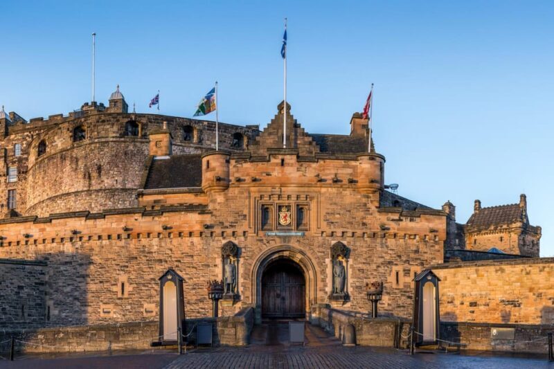 Skip-the-line Edinburgh Castle with Old Town Walking Tour - What’s Included and What’s Not