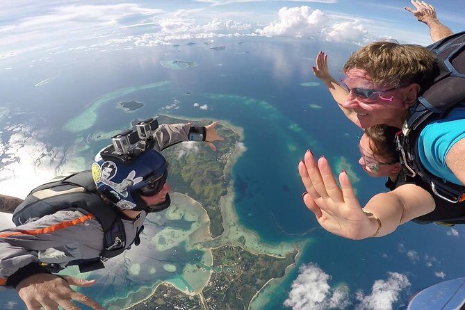 Skydive Fiji Legend 13000ft Tandem Jump (60 seconds free fall) - Key Points