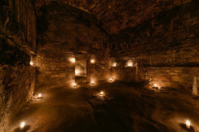 Small Group Ghost Tour incl. Underground Vaults & free drink in Megget's Cellar - What You Can Expect from the Tour