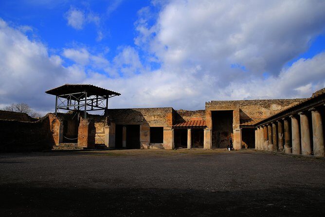 Small Group Guided Walking Tour of Ancient Pompeii Highlights - Key Points