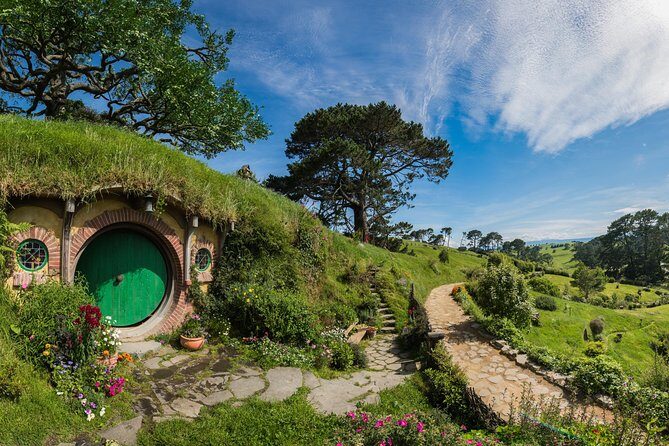 Small-Group Hobbiton Tour from Auckland with Party Marquee Lunch - Authentic Guest Experiences: What People Love