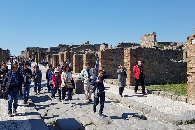 Small-Group Rome to Pompeii & Amalfi: Day of History & Sea - FAQs