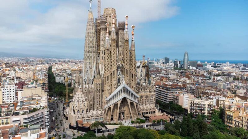Small-Group Sagrada Familia Fully Guided Tour - Key Points