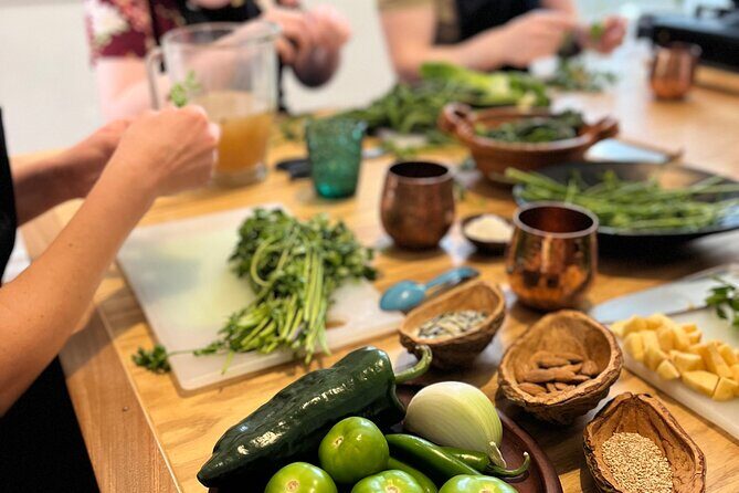 Small Group Salsa and Tortillas Class in La Condesa - Introducing the Small Group Salsa and Tortillas Class in La Condesa