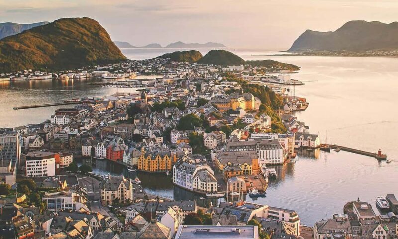 Small Group Tour in Ålesund: Art Nouveau, Sea Views & Insider Tips - An In-Depth Look at the Ålesund Small Group Tour