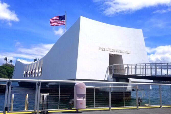 Small Group Tour in Pearl Harbor and Downtown Honolulu - Key Points