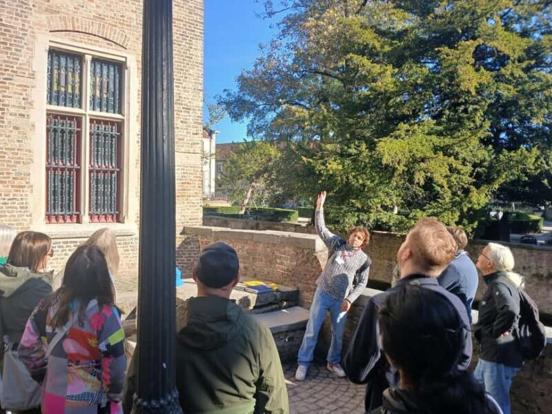 Small-Group Tour of Bruges with a local + Praline/ -3 boat - Introduction