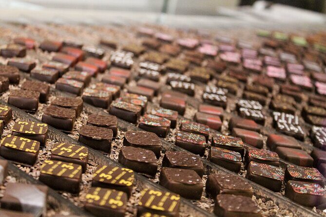 Small Group Tour - Paris Sweet Tooth Stroll - Small Group Dynamics & Personal Touches