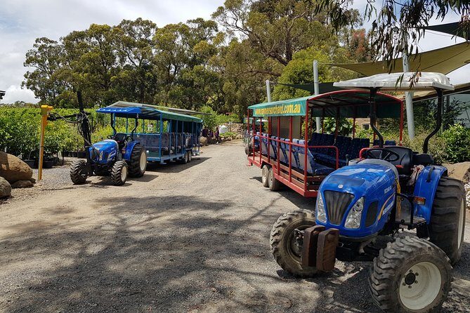 Small-Group Tractor Tour at Rayners Orchard from Melbourne - Key Points
