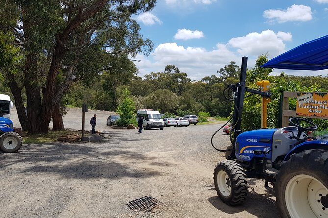 Small-Group Tractor Tour at Rayners Orchard from Melbourne - An Overview of the Rayners Orchard Tractor Tour