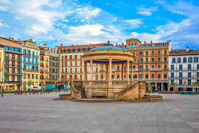 Small Group Walking Tour Pamplona - Key Points