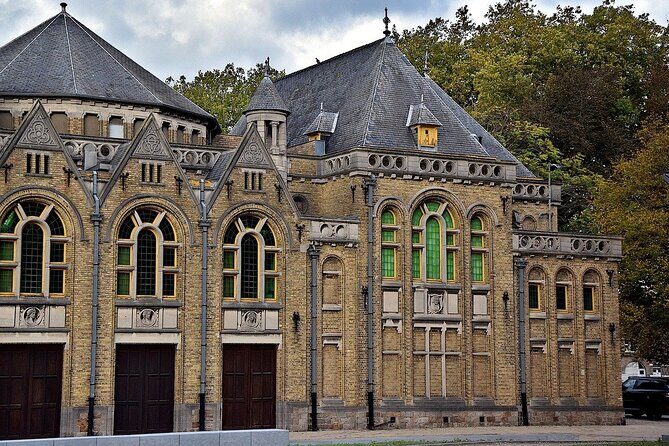 Small Group Ypres Remembrance Day Filled With War History - Key Points