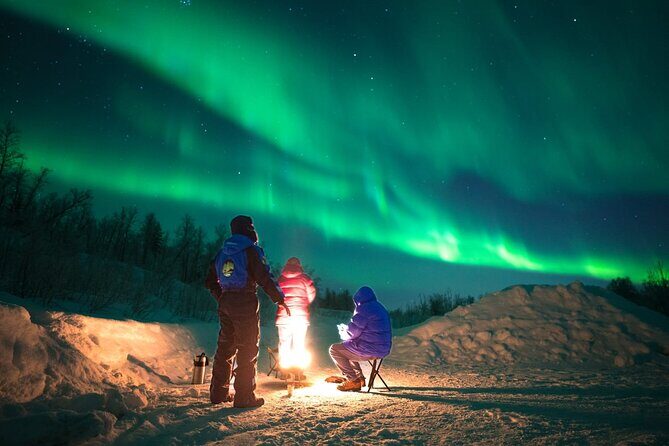 Small Northern Lights Tour Max 8 Guests Pickup and Photography - Key Points