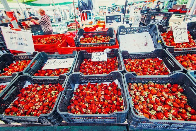 Snacks and bites in Vilnius local market - An In-Depth Look at the Vilnius Market Tasting Tour
