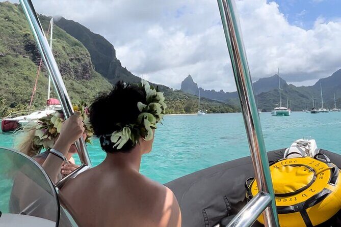 Snorkeling tour by boat on Moorea - A Closer Look at the Snorkeling Tour Experience on Moorea