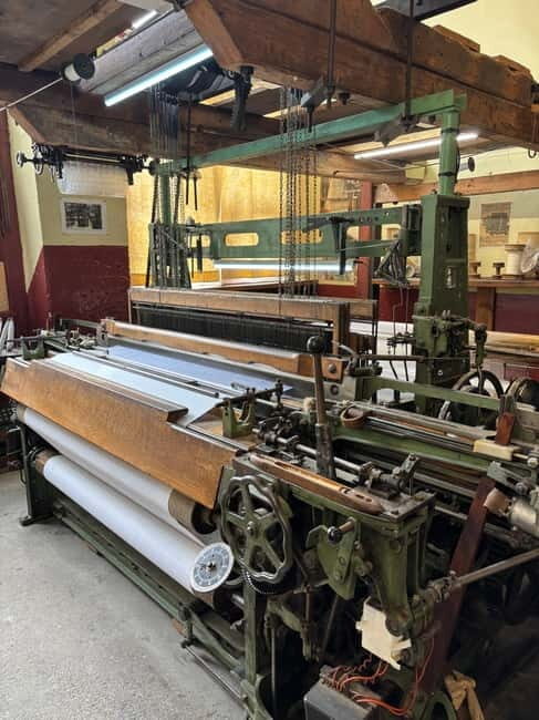 Soierie Vivante's weaving workshops : tours and demos - A Closer Look at the Experience