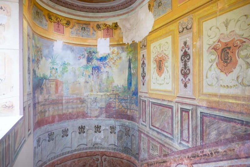 Sololaki - Urban Legends Walk of Bourgeoisie & Haunted Flats - What Makes This Tour Stand Out