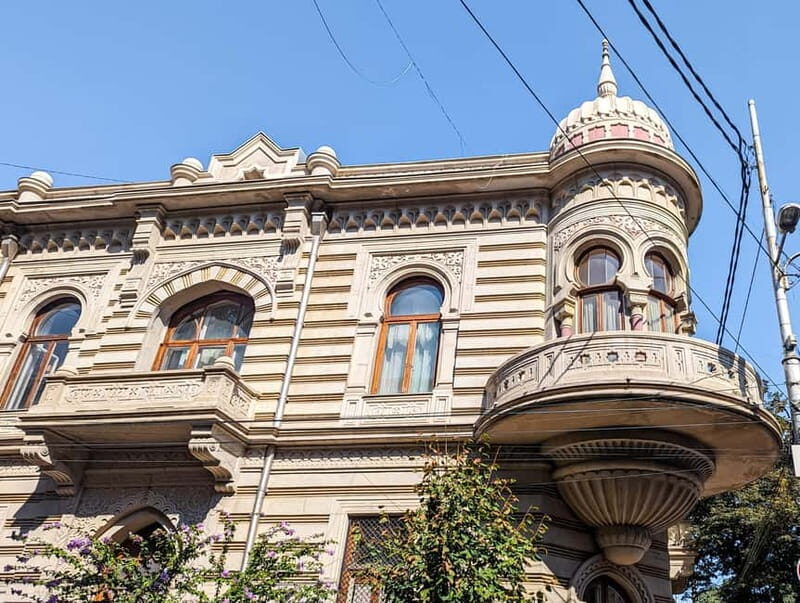 Sololaki - Urban Legends Walk of Bourgeoisie & Haunted Flats - The Experience’s Unique Appeal