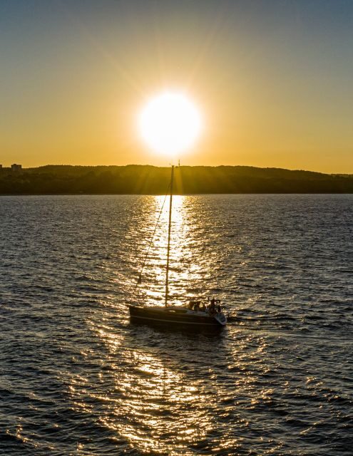 Sopot: Sunset Yacht Cruise with Welcome Drink - Key Points