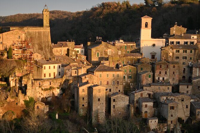Sorano: its wonders, The Vie Cave and wine cellars - Key Points