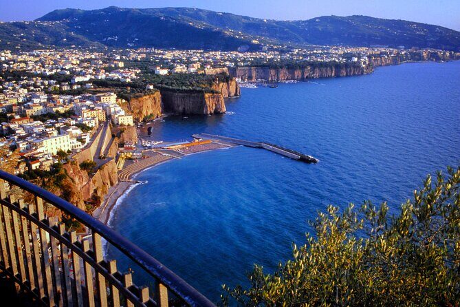 Sorrento: Private transfer to Naples - Key Points
