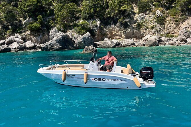 Sorrentomaxiboat tours to Capri - Who Is This Tour Perfect For?